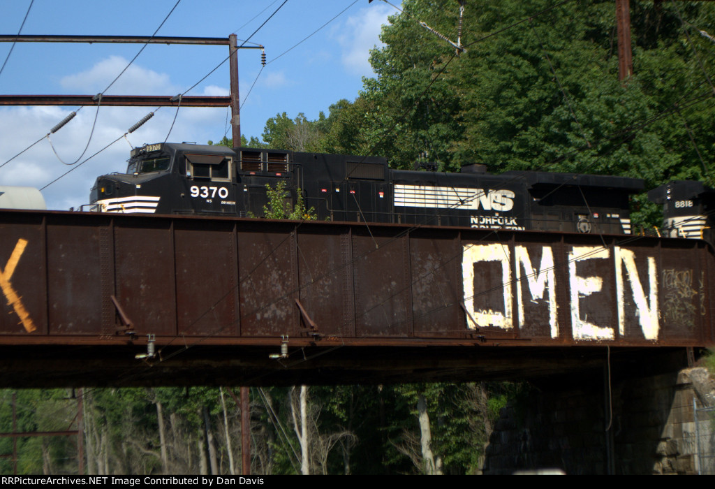 NS C40-9W 9370 trails on 14G